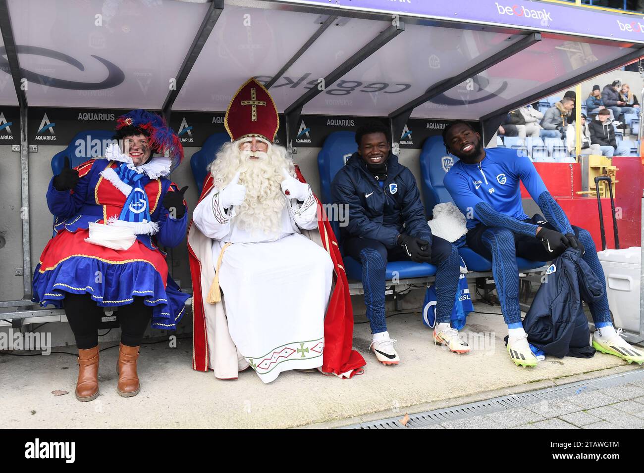 Genk, Belgium . 03rd Dec, 2023. Sinterklaas en Zwarte Piet before a ...