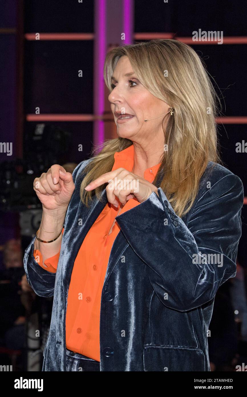 Mdr tv moderatorin hi-res stock photography and images - Alamy