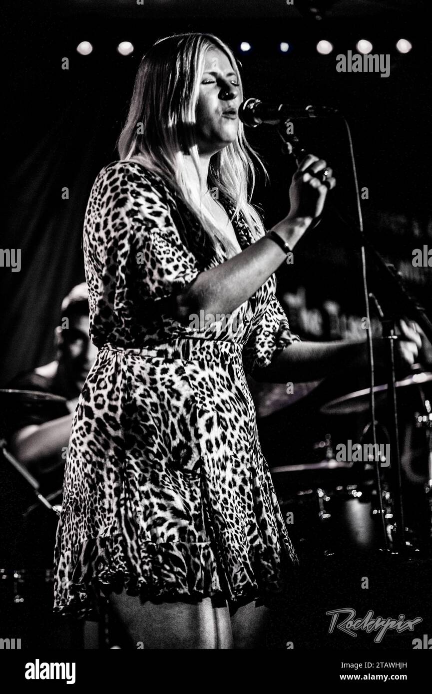 Jess Hayes singer Stock Photo - Alamy