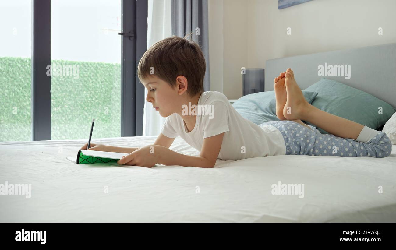 Male pajamas studying hi-res stock photography and images - Alamy