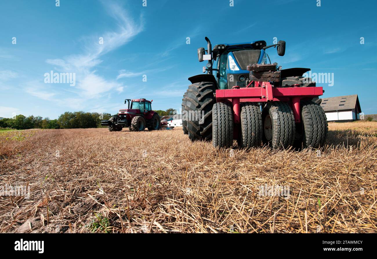 Tractor traditional hi-res stock photography and images - Alamy
