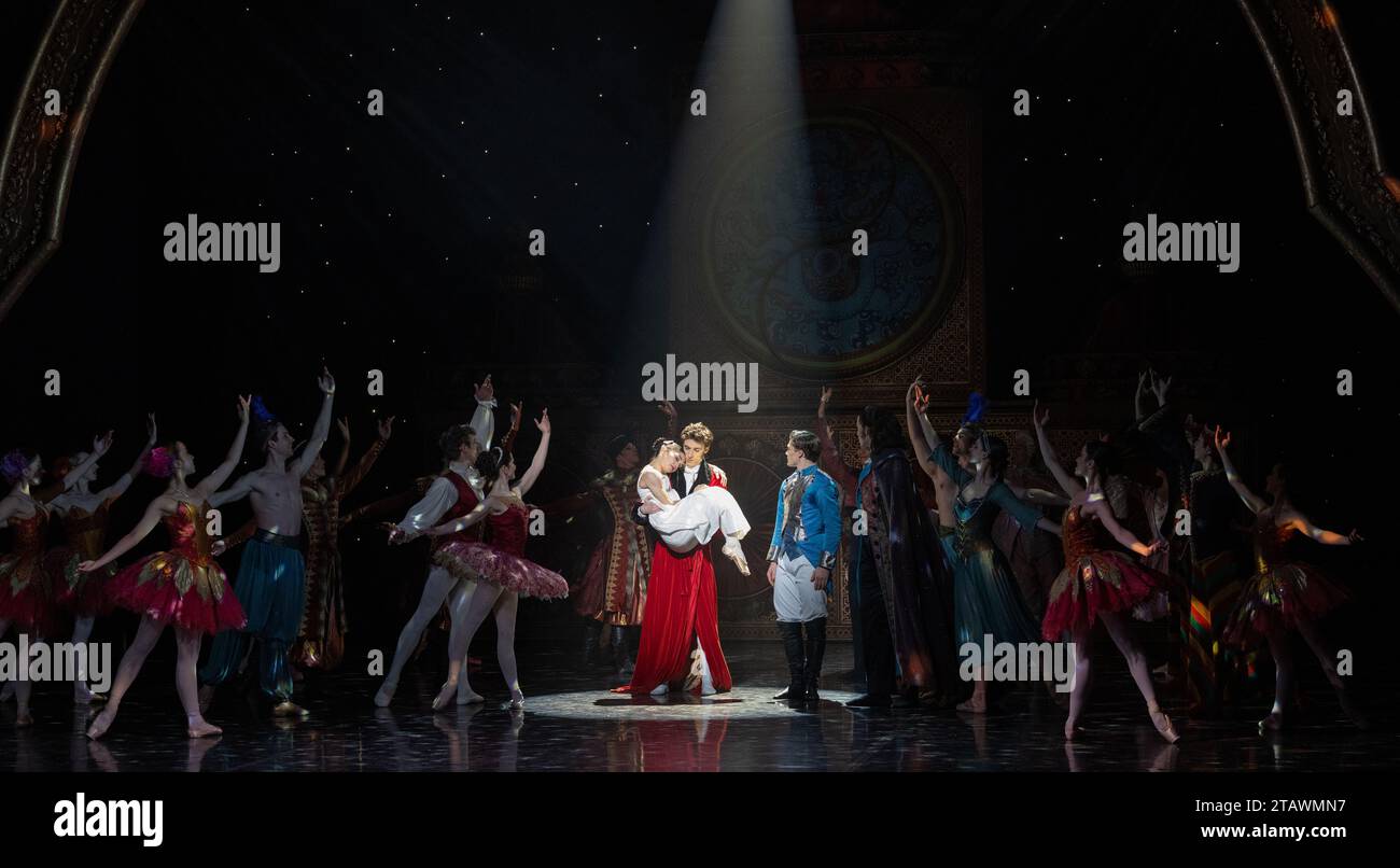 Northern Ballet The Nutcracker 2023 Stock Photo - Alamy