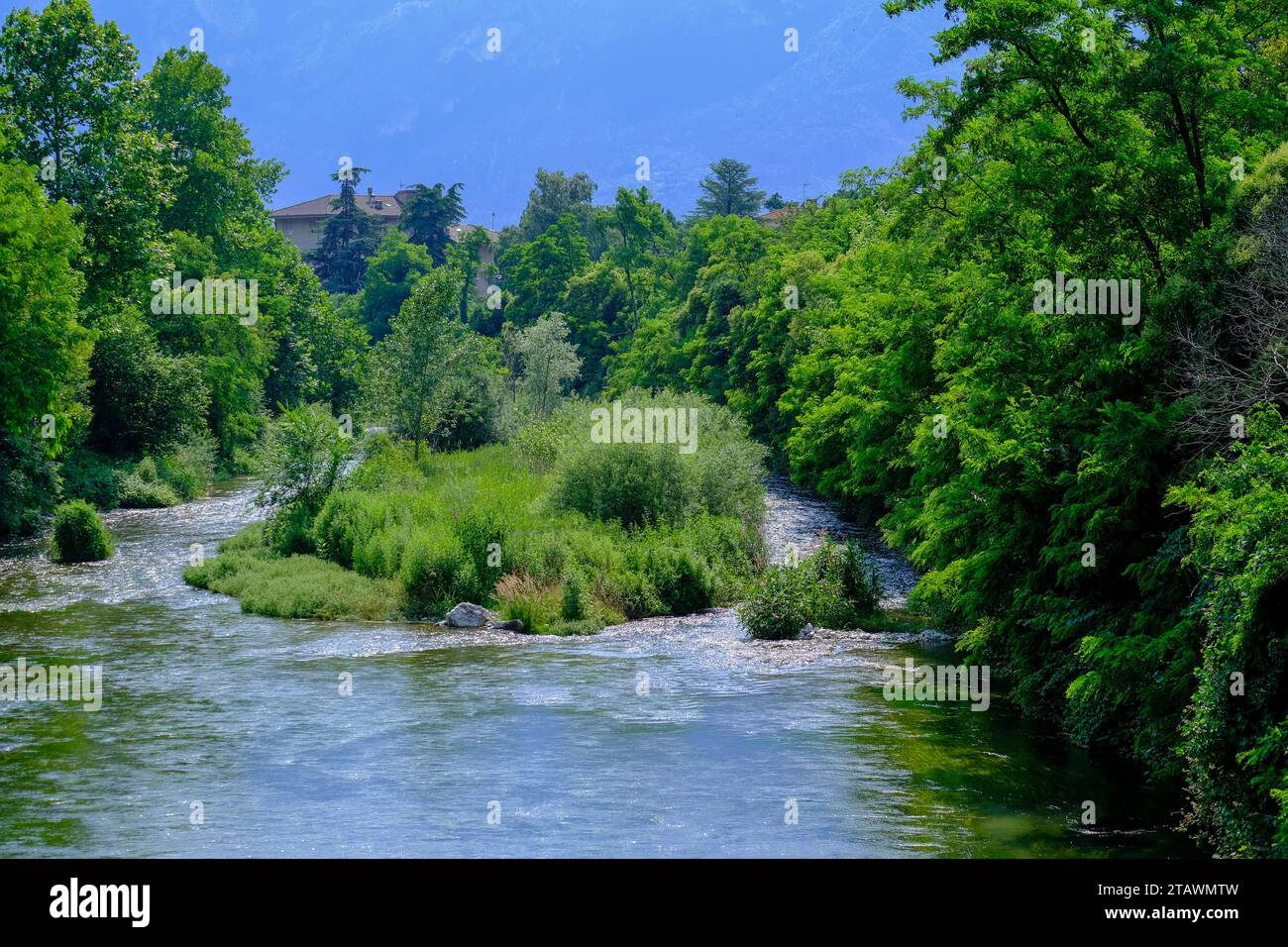 Whether sea, lake or river, water is one of the most beautiful elements ...