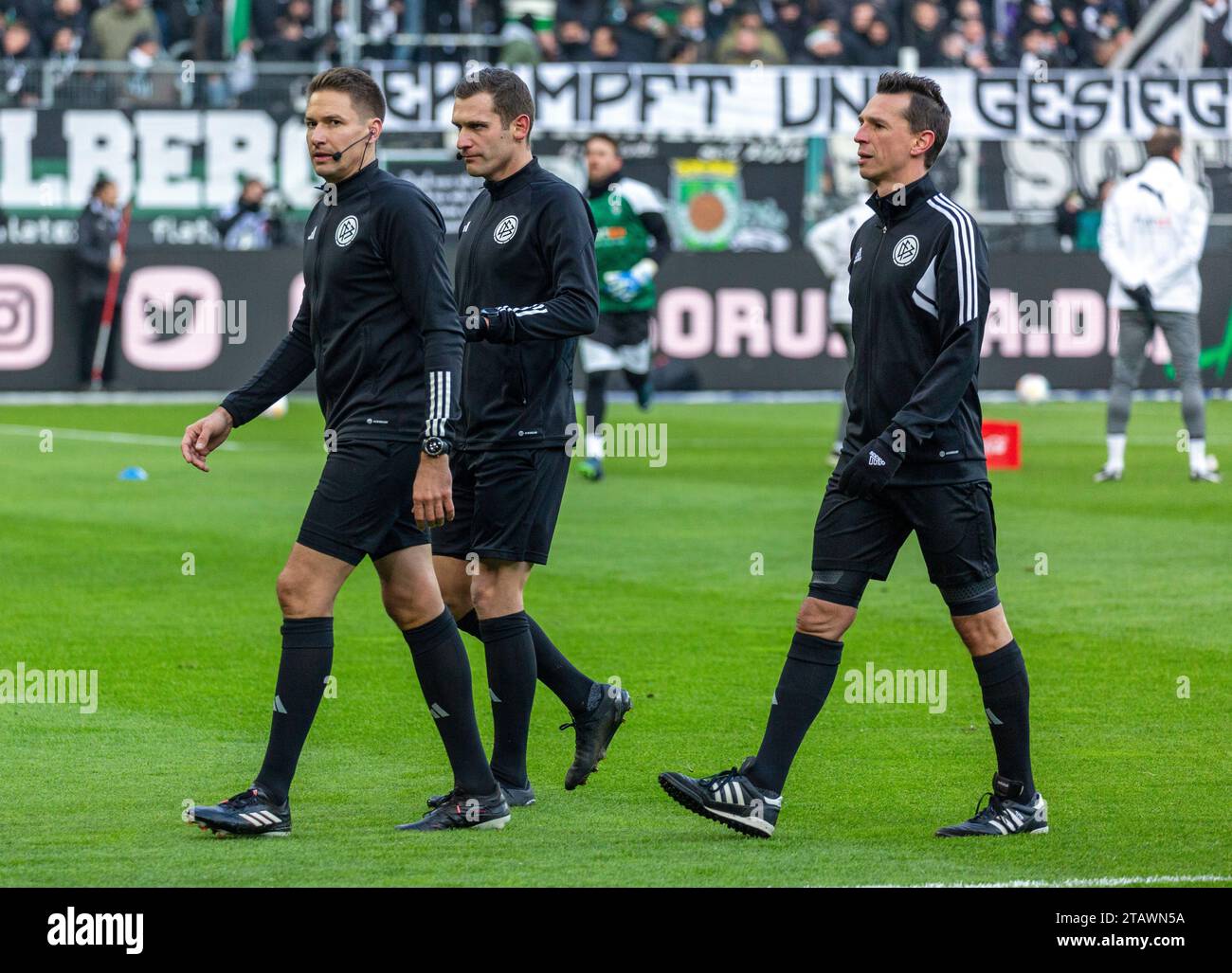 Referee [referee] assistant christian hi-res stock photography and ...