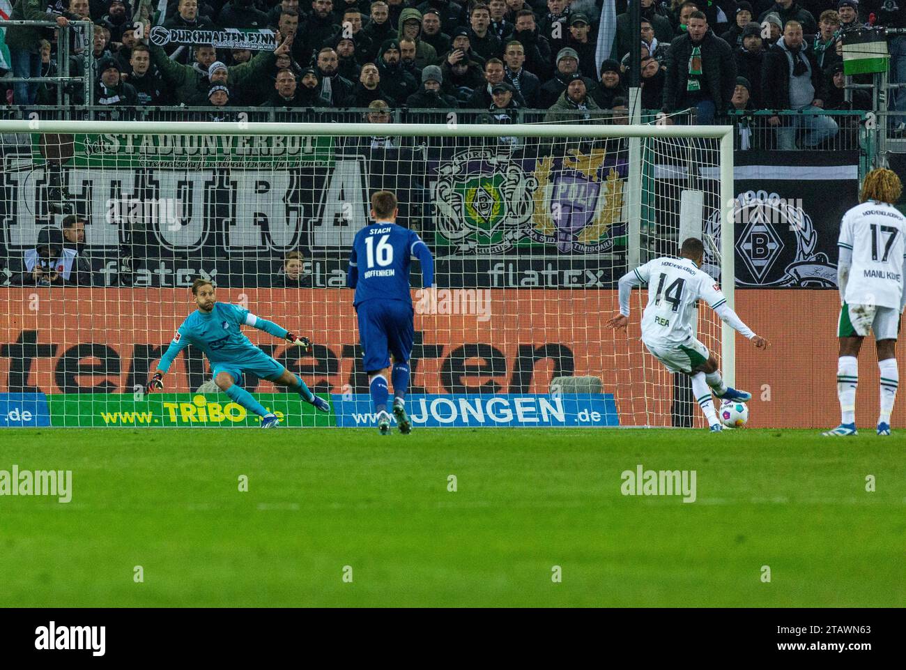 Torwart oliver baumann deutschland hi-res stock photography and images ...