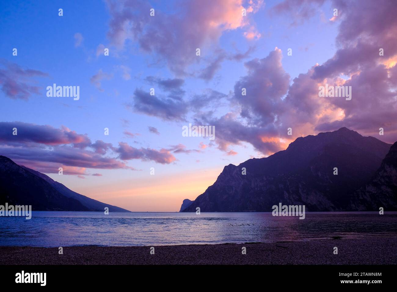 Whether sea, lake or river, water is one of the most beautiful elements ...