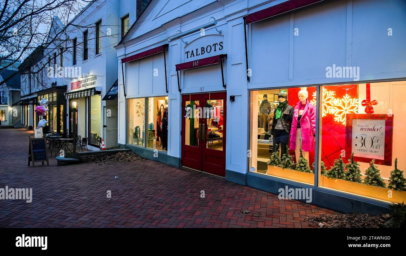 Chain boutique hi-res stock photography and images - Alamy