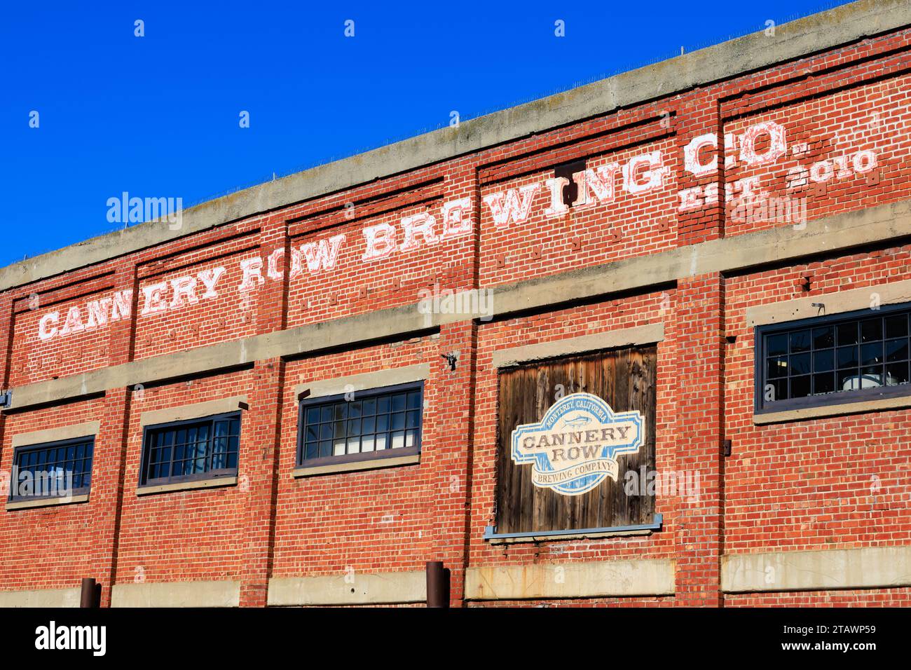 Row bar hi-res stock photography and images - Alamy