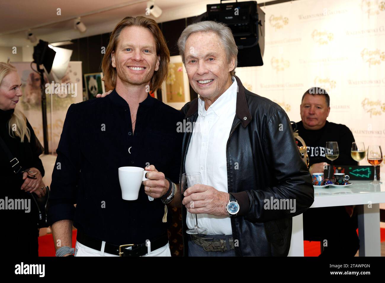 Mike Kraus mit Vater Peter Kraus beim Weihnachtsfest der Walentowski ...