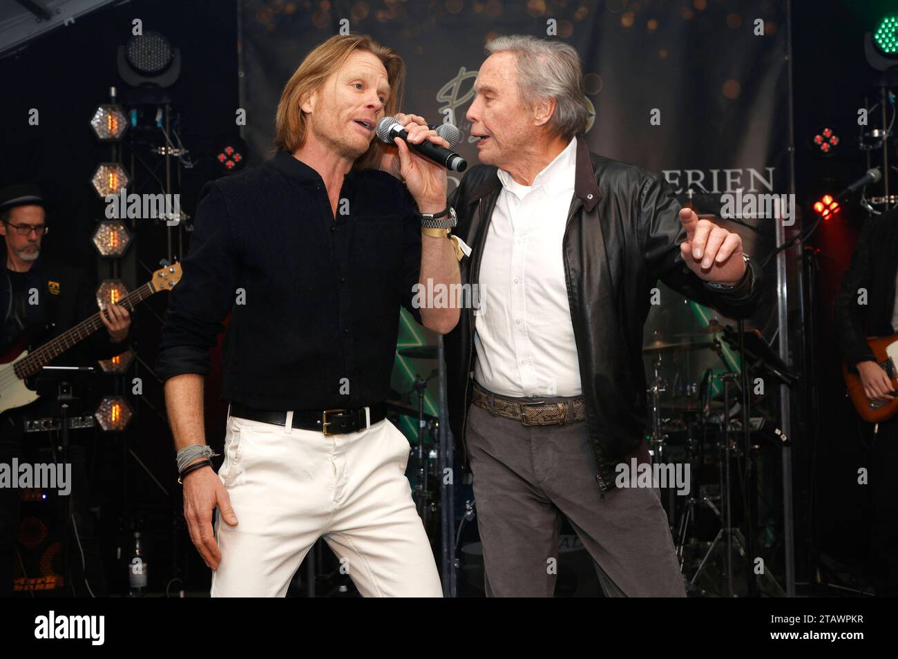 Mike Kraus mit Vater Peter Kraus beim Weihnachtsfest der Walentowski ...