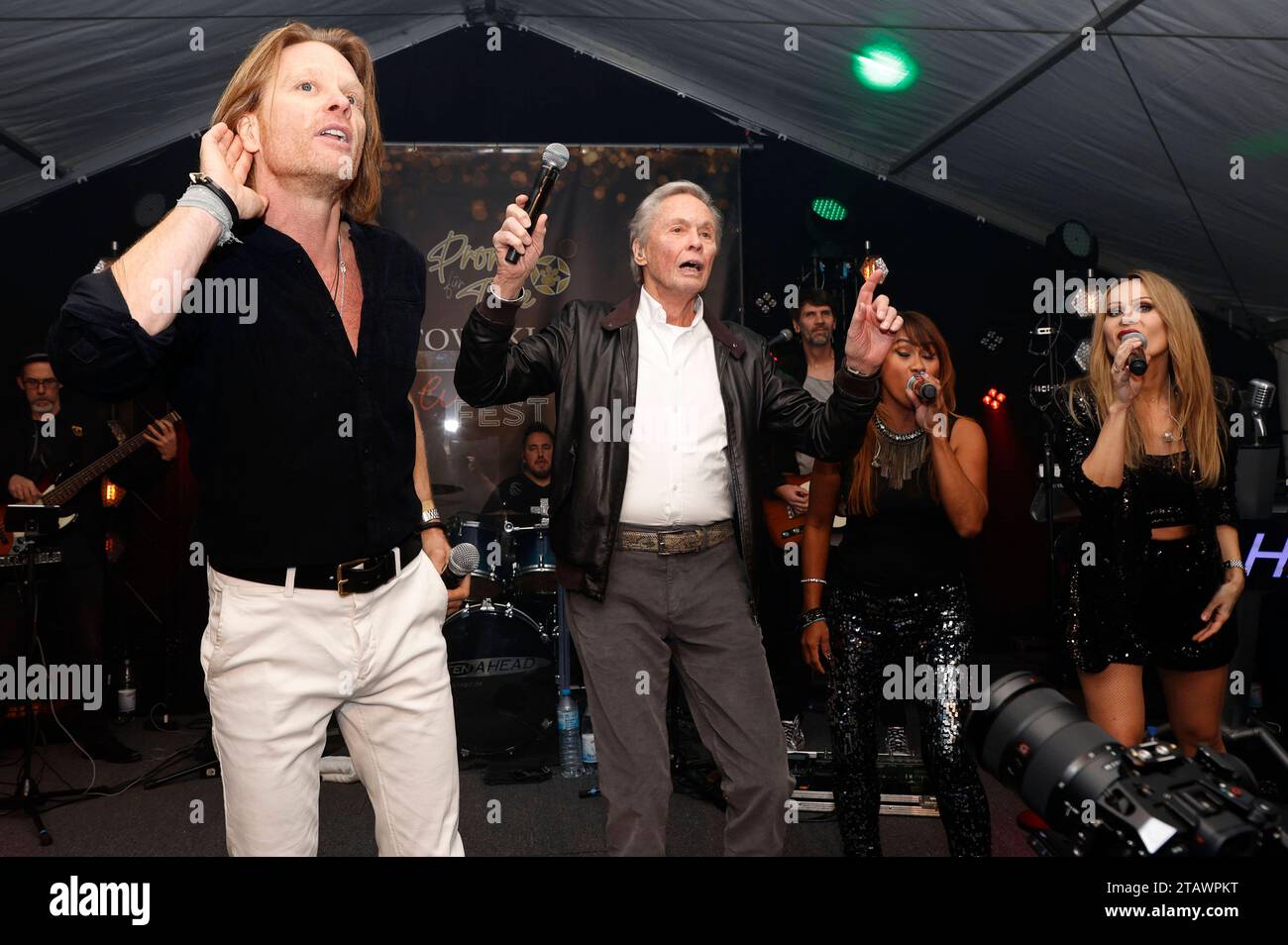 Mike Kraus mit Vater Peter Kraus beim Weihnachtsfest der Walentowski ...