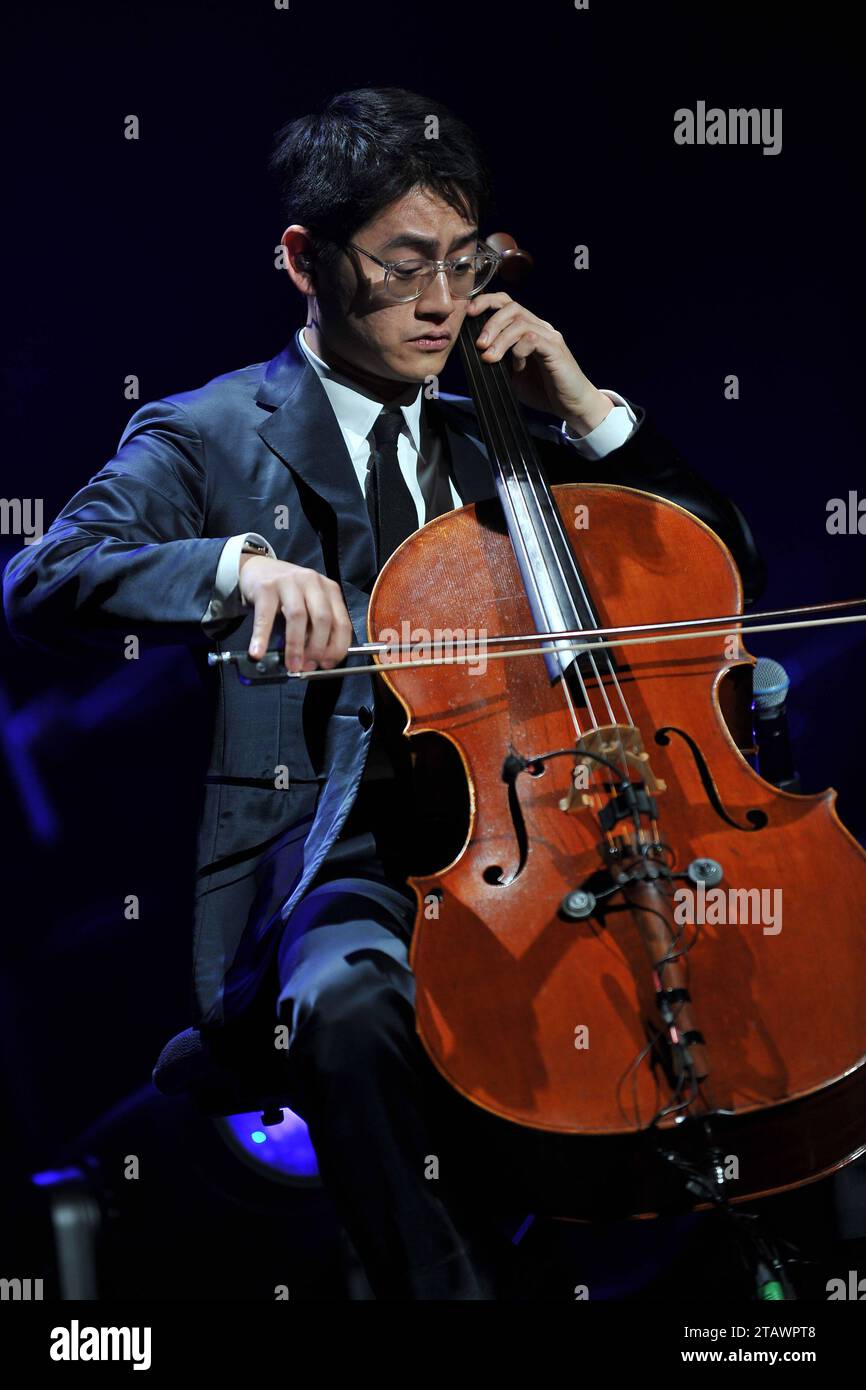 Night of the Proms 2023. Cellist Nathan Chan während eines Auftrittes ...