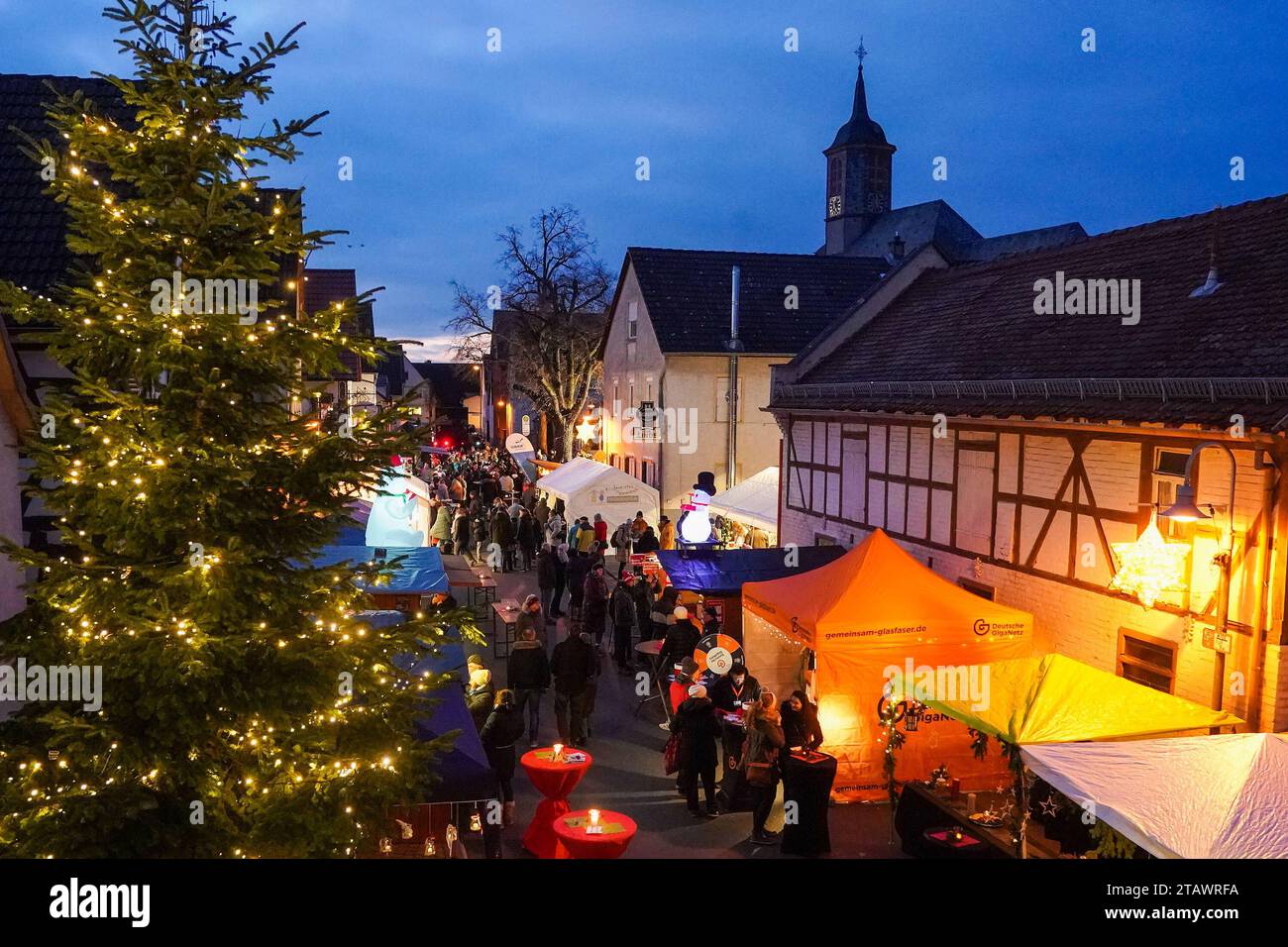 Weihnachtlich erleuchteter Weihnachtsmarkt in Büttelborn - Büttelborn ...