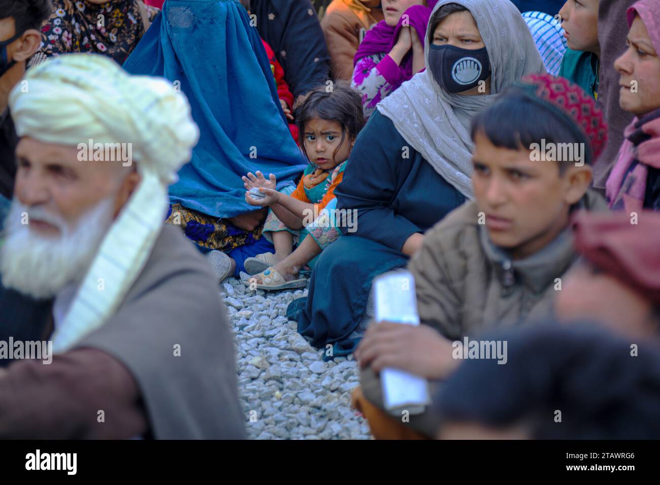 Humanitarian aid for afghan people in need hi-res stock photography and ...