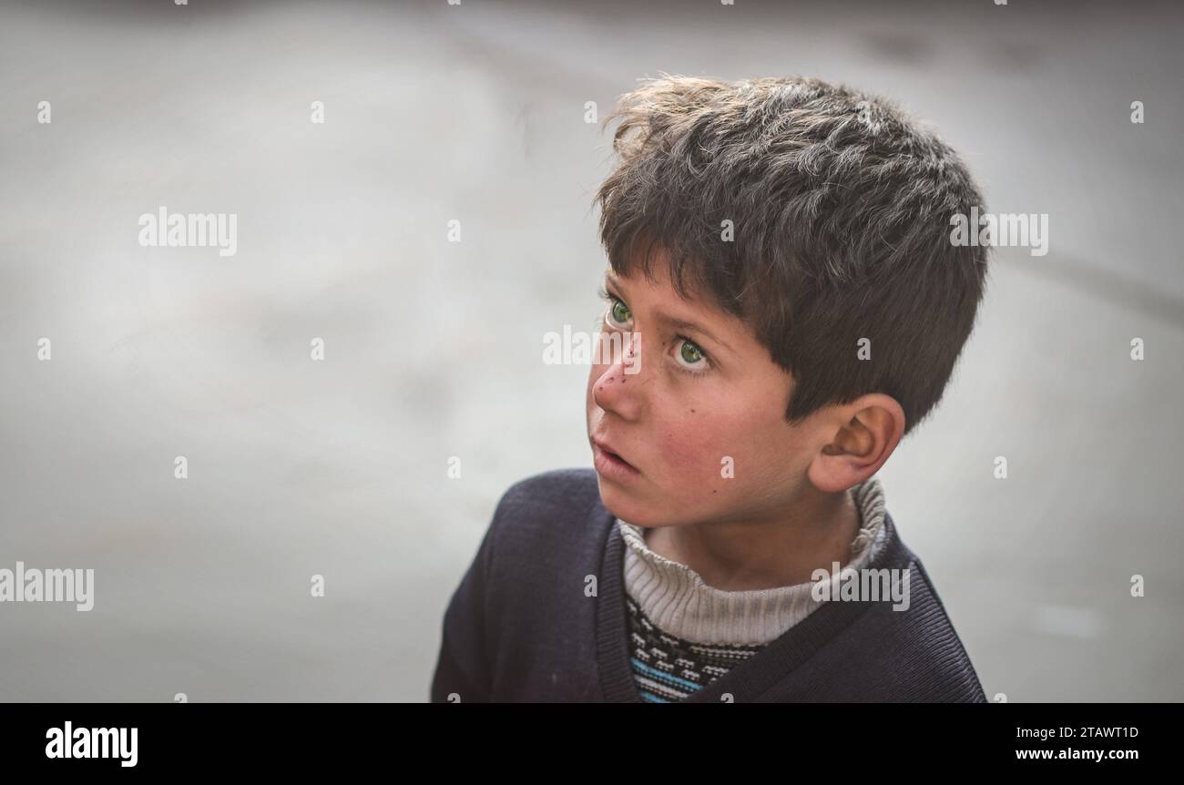 A homeless Afghan refugee boy in need of assistance | Needy Afghan ...