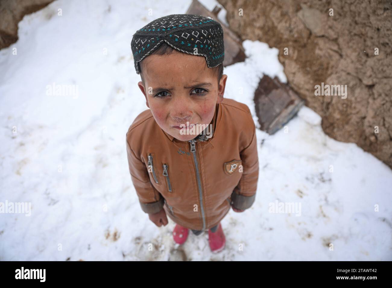 A homeless Afghan refugee boy in need of assistance | Needy Afghan ...