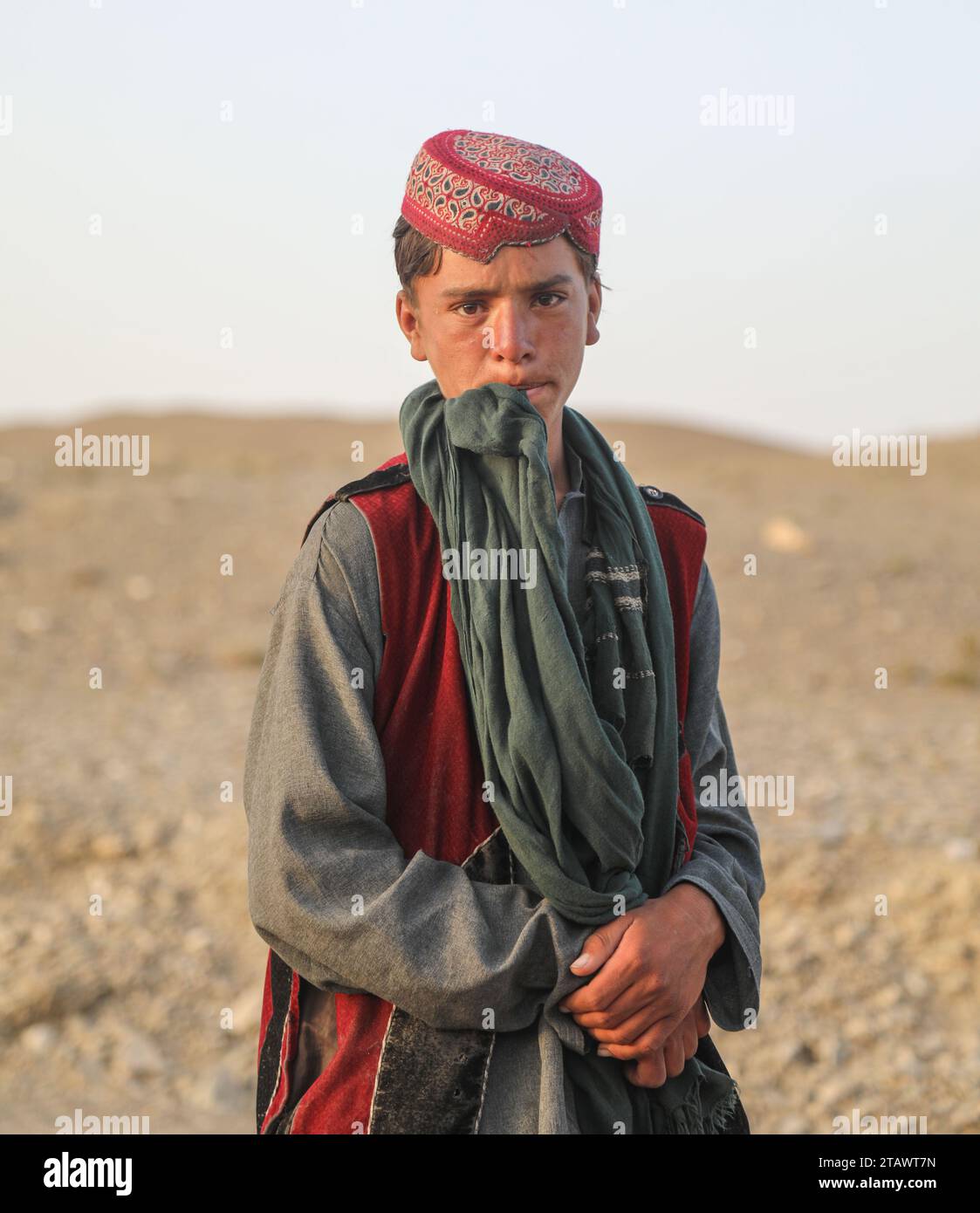 A homeless Afghan refugee boy in need of assistance | Needy Afghan ...