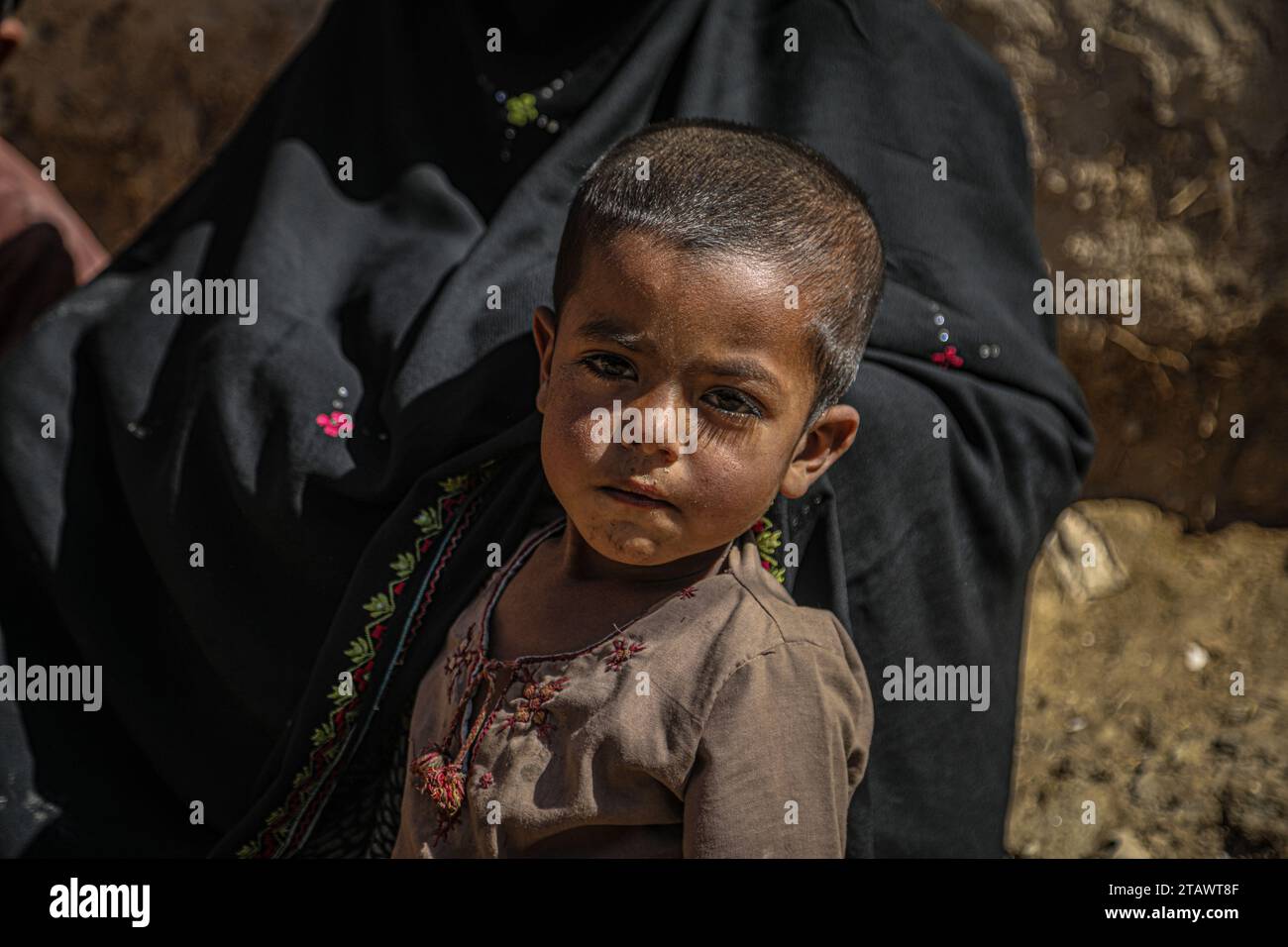 A homeless Afghan refugee boy in need of assistance | Needy Afghan ...