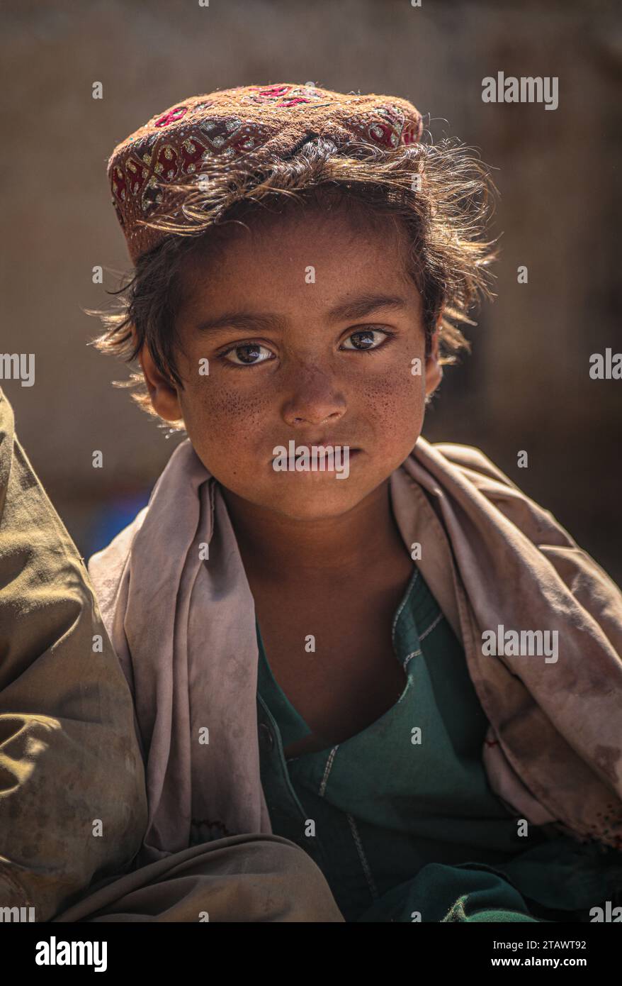 A homeless Afghan refugee boy in need of assistance | Needy Afghan ...