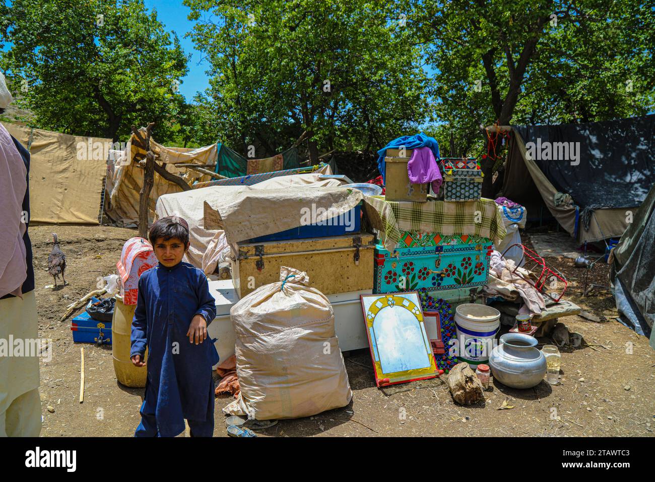 A homeless Afghan refugee boy in need of assistance | Needy Afghan ...