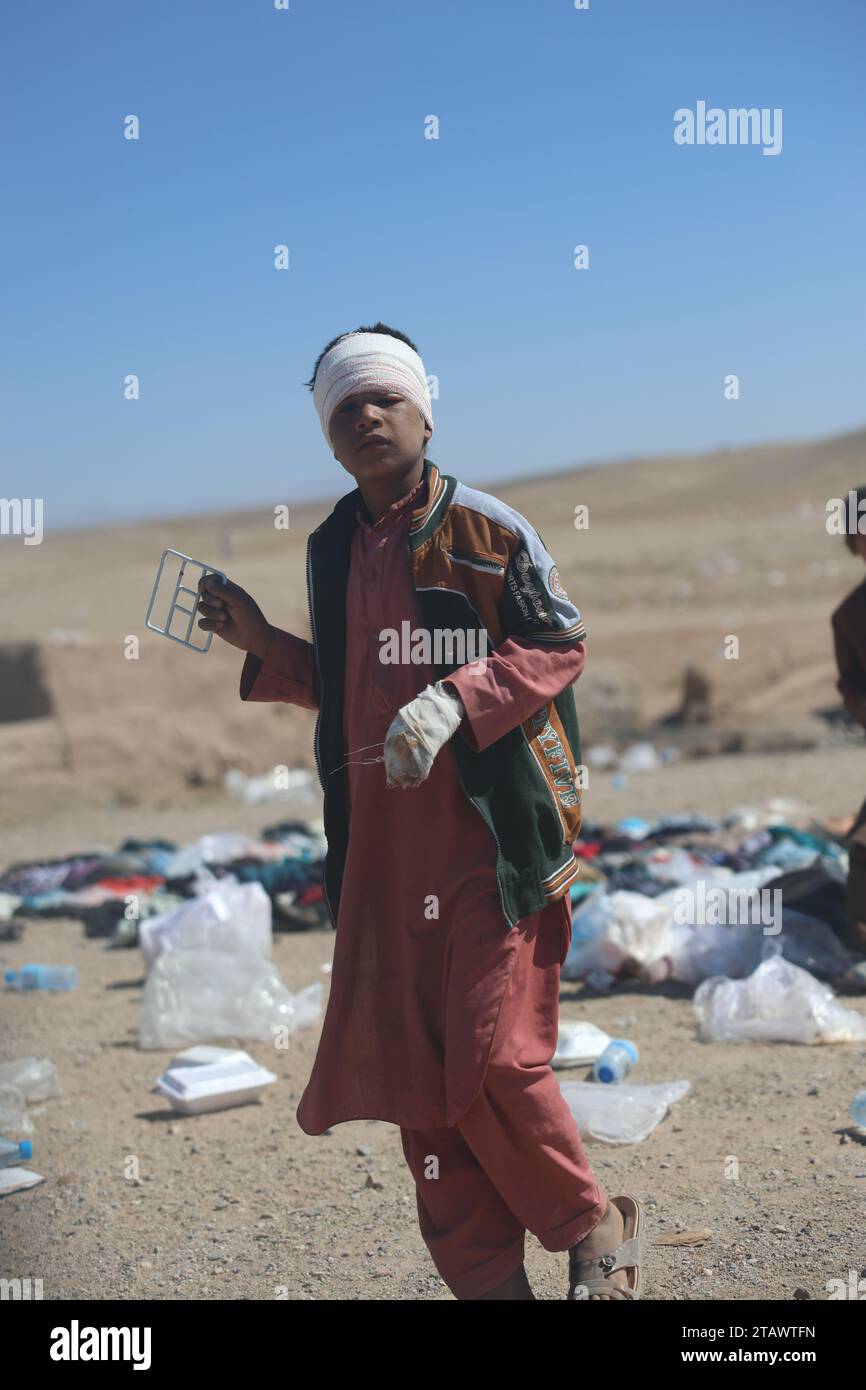 A homeless Afghan refugee boy in need of assistance | Needy Afghan ...