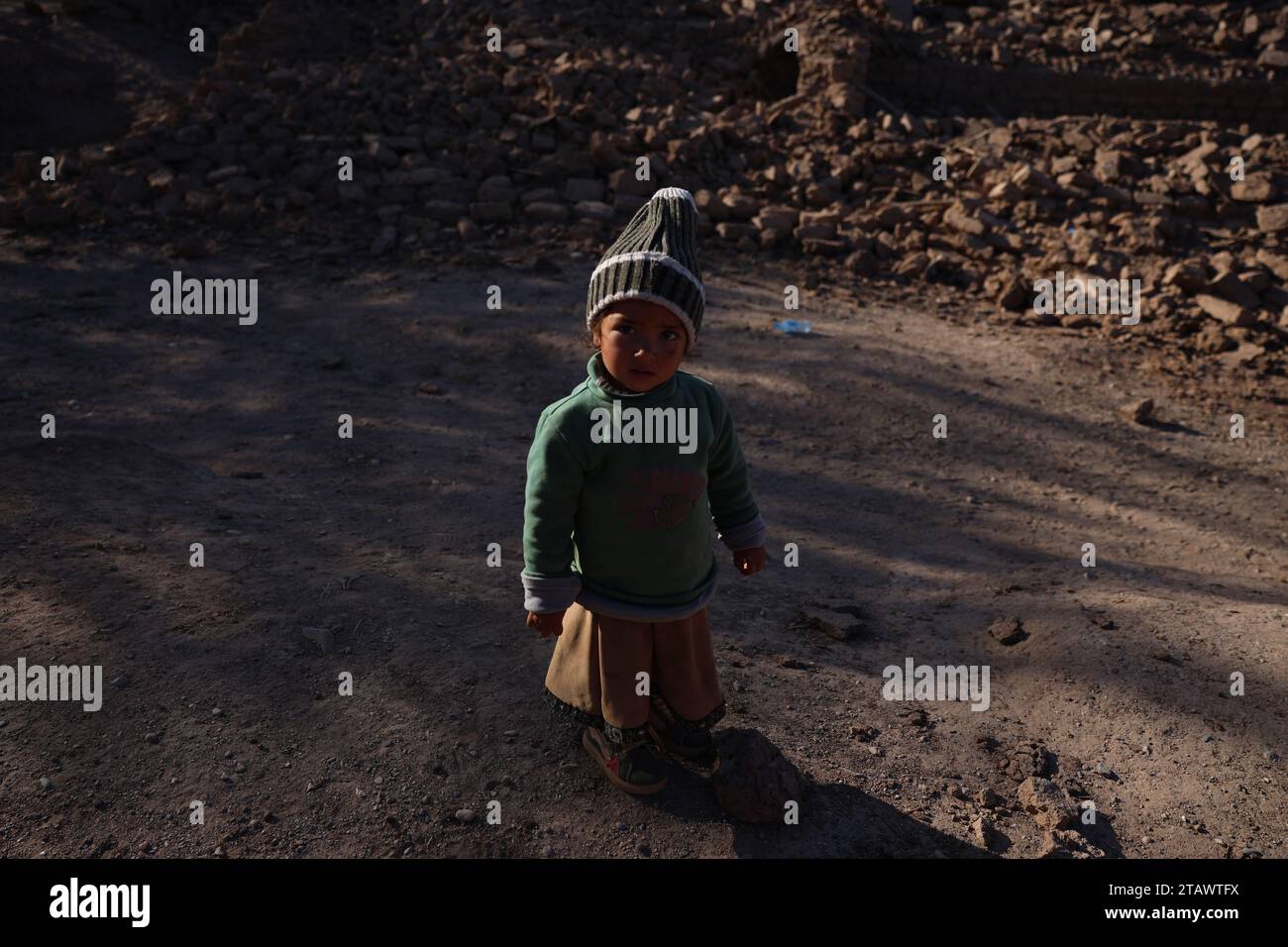 A homeless Afghan refugee boy in need of assistance | Needy Afghan ...