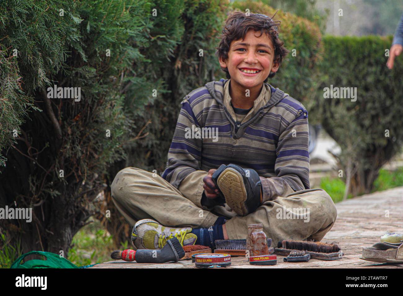 A homeless Afghan refugee boy in need of assistance | Needy Afghan ...