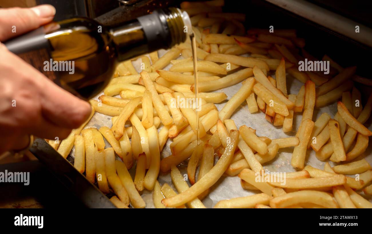 French fries baking in frying hi-res stock photography and images - Alamy