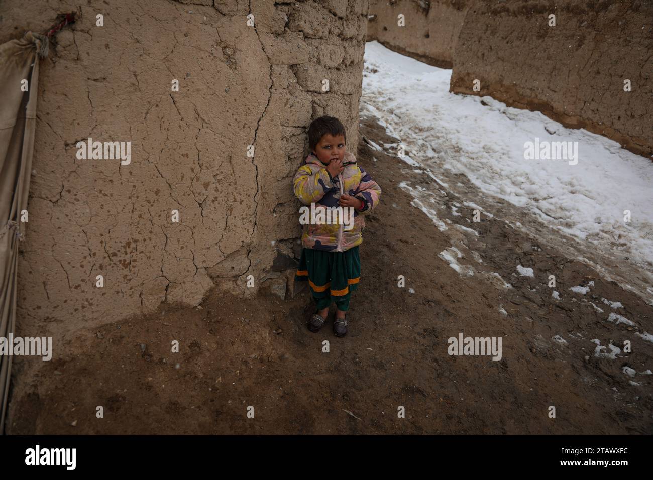Portrait of a young poor Afghan girl in the village | Afghan girl Kabul ...