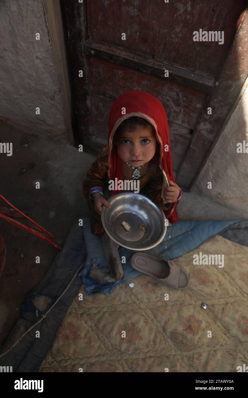 Portrait of a young poor Afghan girl in the village | Afghan girl Kabul ...