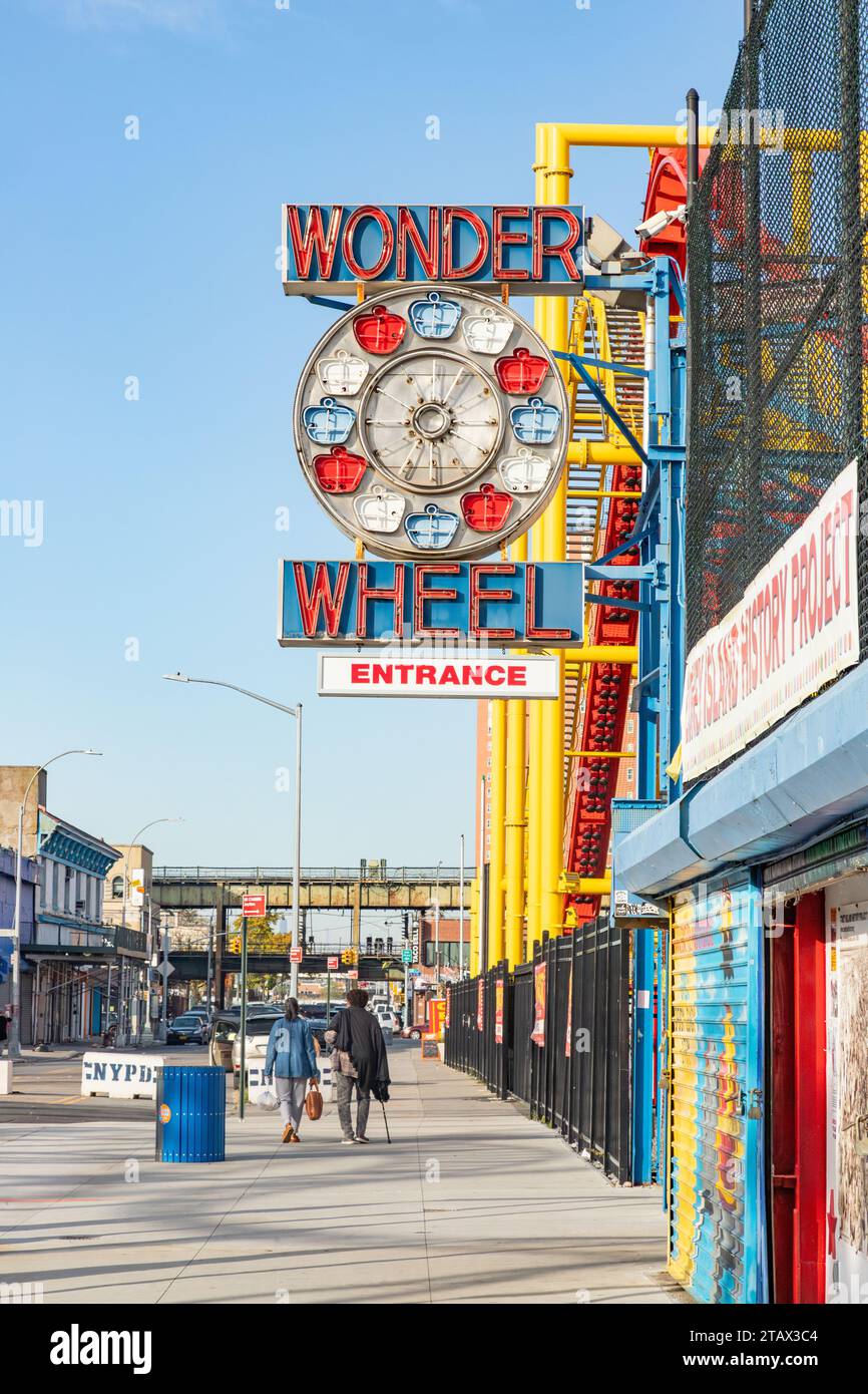 Deno's Wonder Wheel sign, Coney Island, Brooklyn, United States of ...