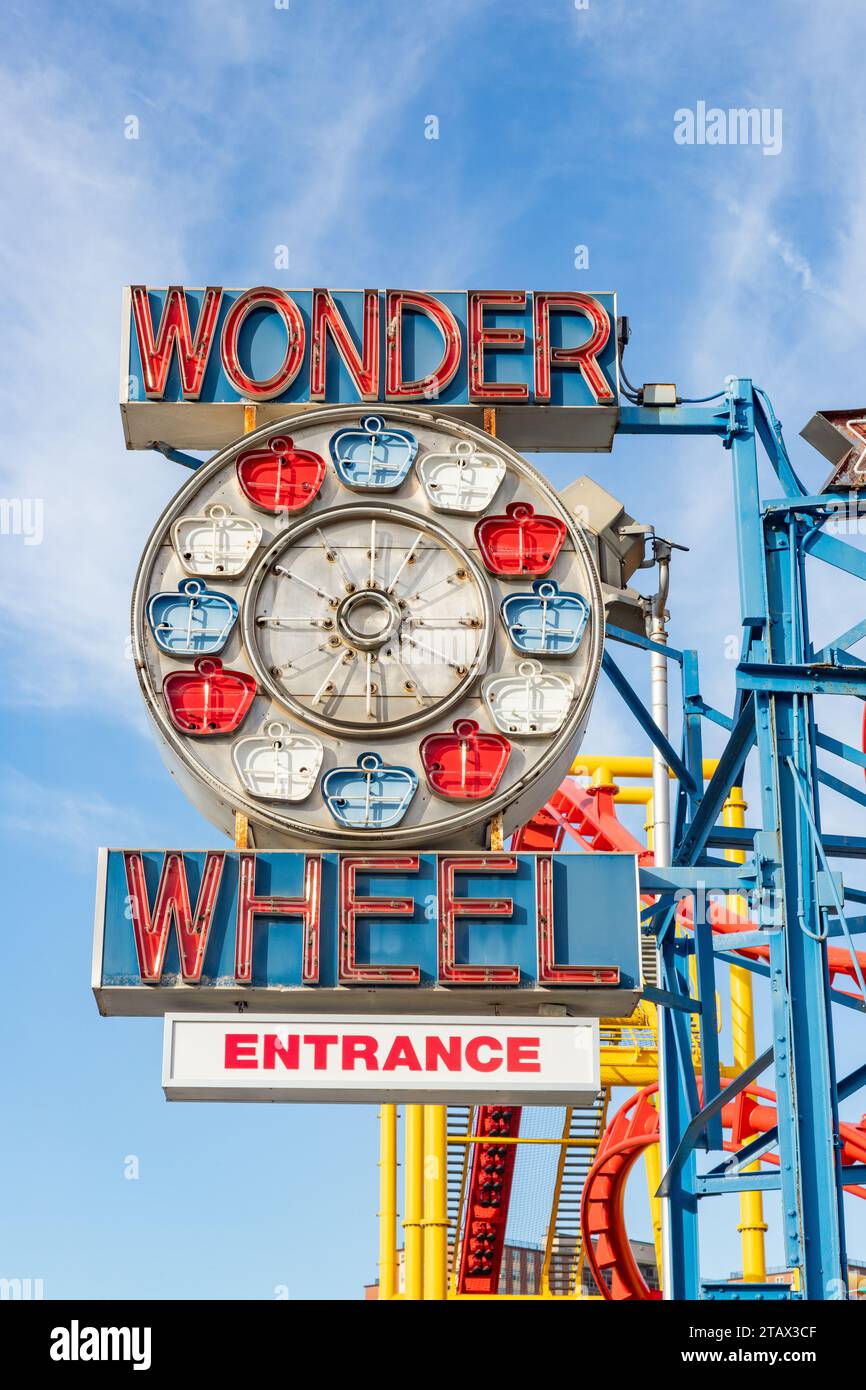 Deno's Wonder Wheel sign, Coney Island, Brooklyn, United States of ...
