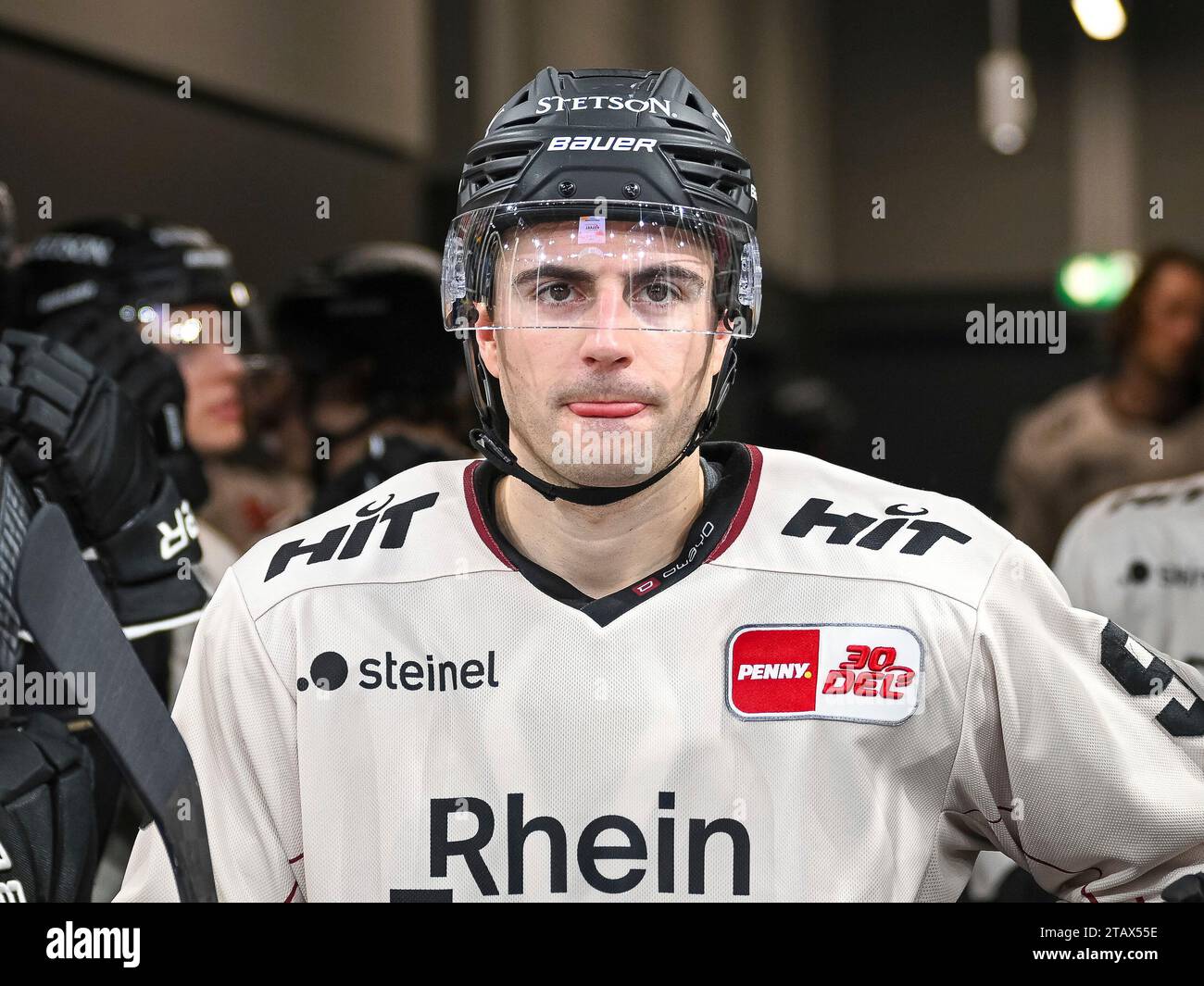 Maximilian Kammerer (Koelner Haie, #09) im Kabinengang bevor es zum ...
