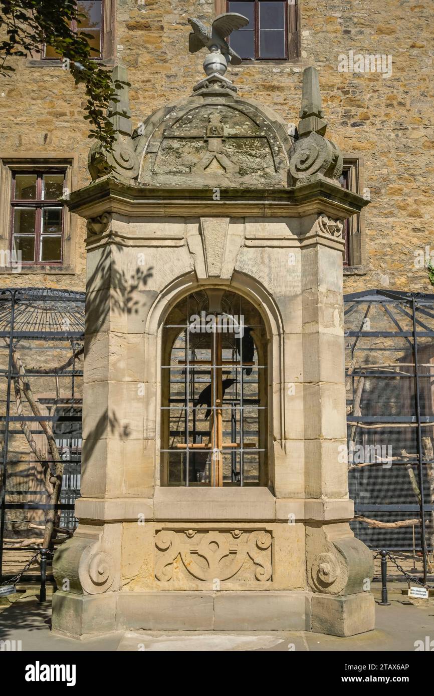 Voliere cage hi-res stock photography and images - Alamy