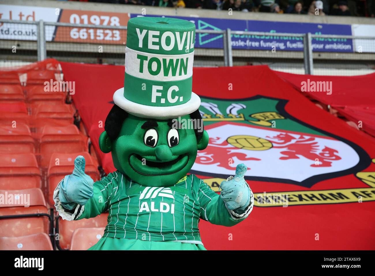 Yeovil towns mascot hi-res stock photography and images - Alamy