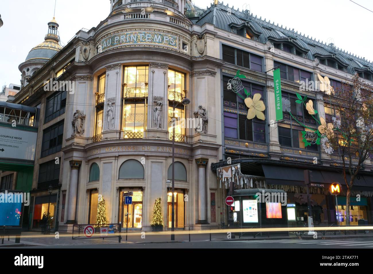 Paris, France. 03 december. 2023. Exterior facade of the famous fashion ...