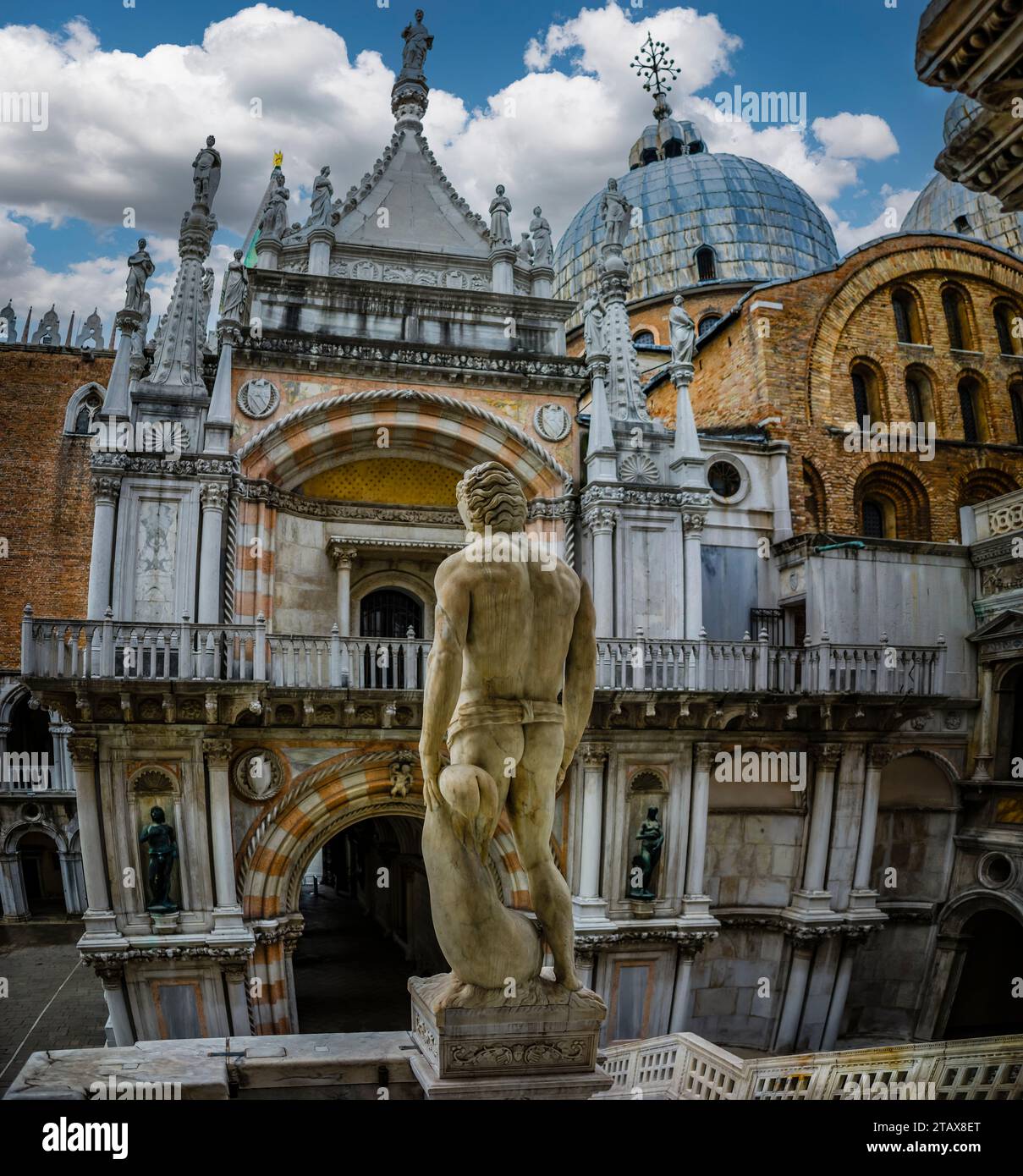 Staircase view architecture hi-res stock photography and images - Alamy