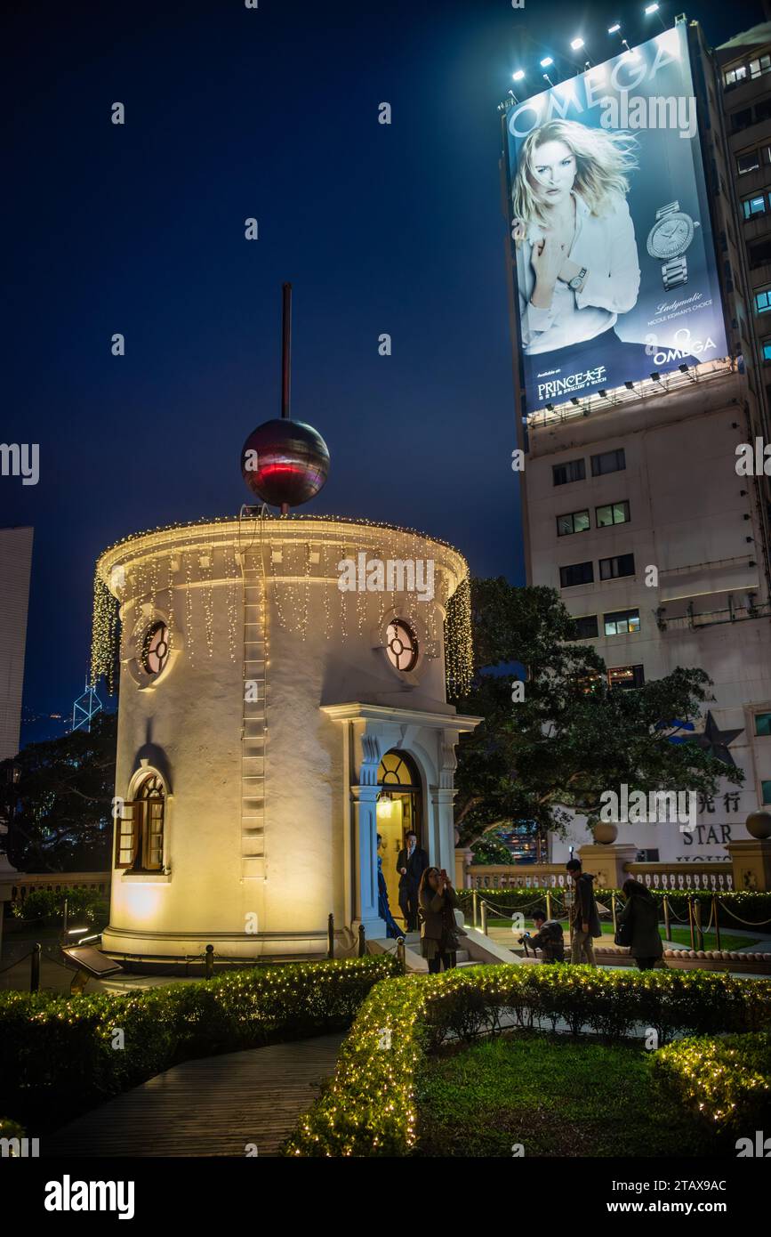 Night shopping in Kowloon, Hong Kong Stock Photo - Alamy