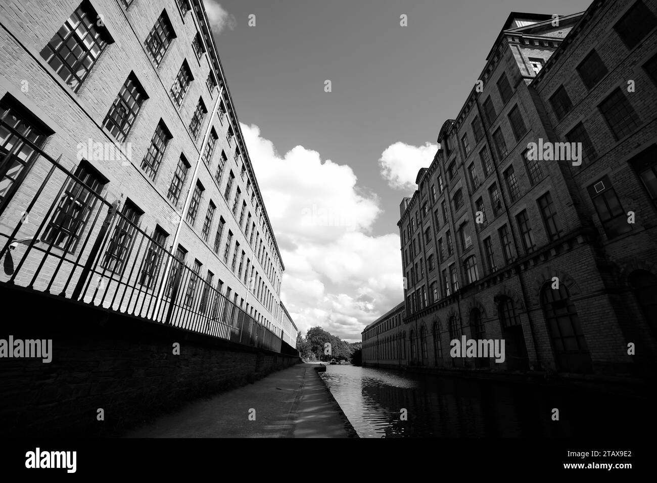 Textile mill Black and White Stock Photos & Images - Alamy