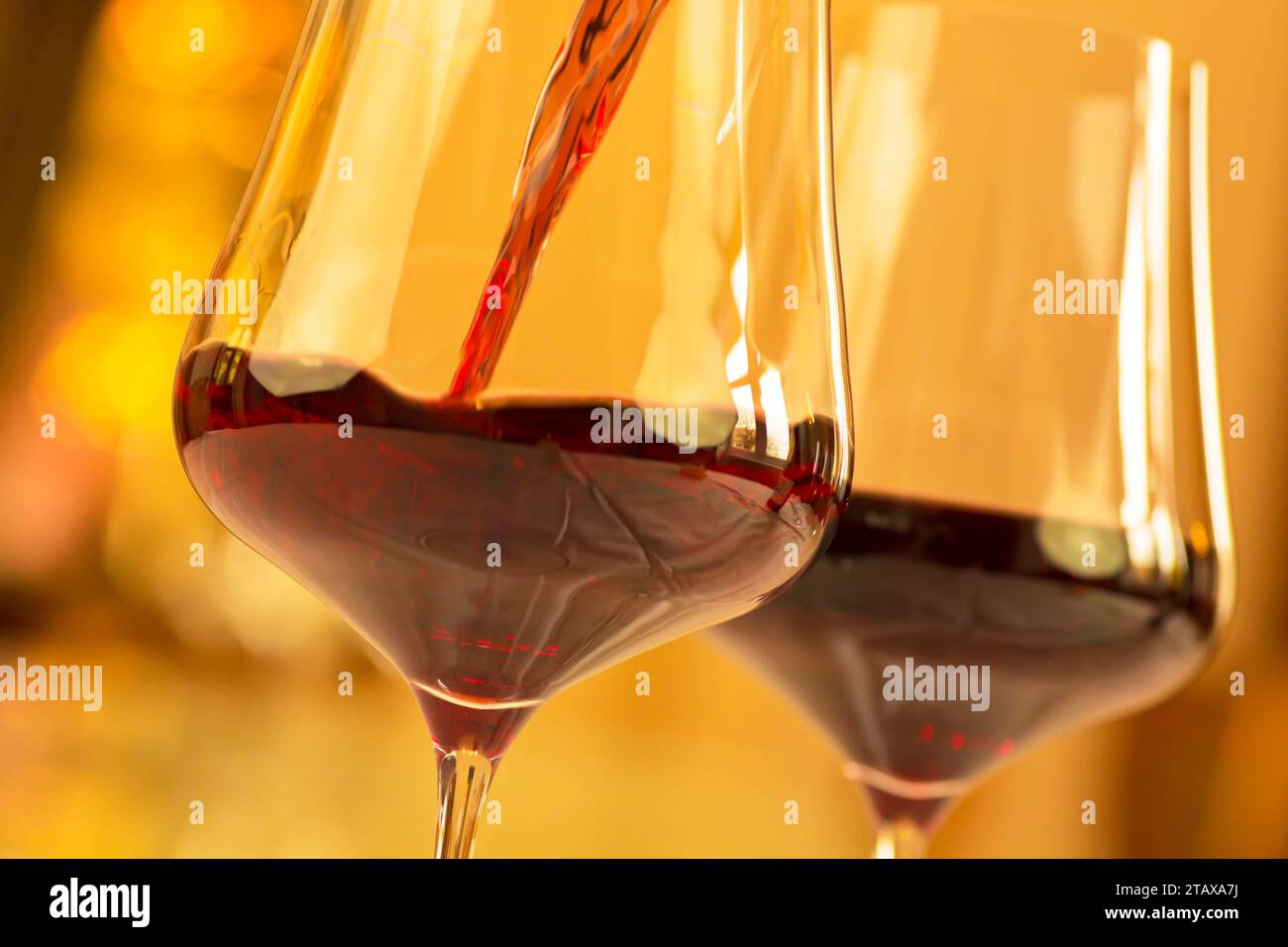 Glasses red wine christmas hi-res stock photography and images - Alamy