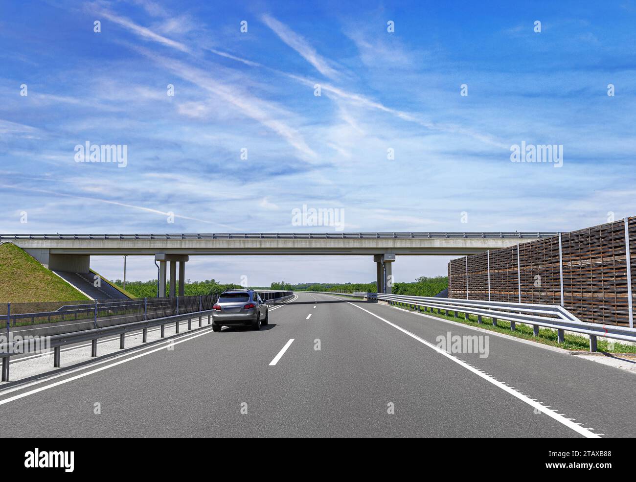 Empty motorway from bridge hi-res stock photography and images - Alamy