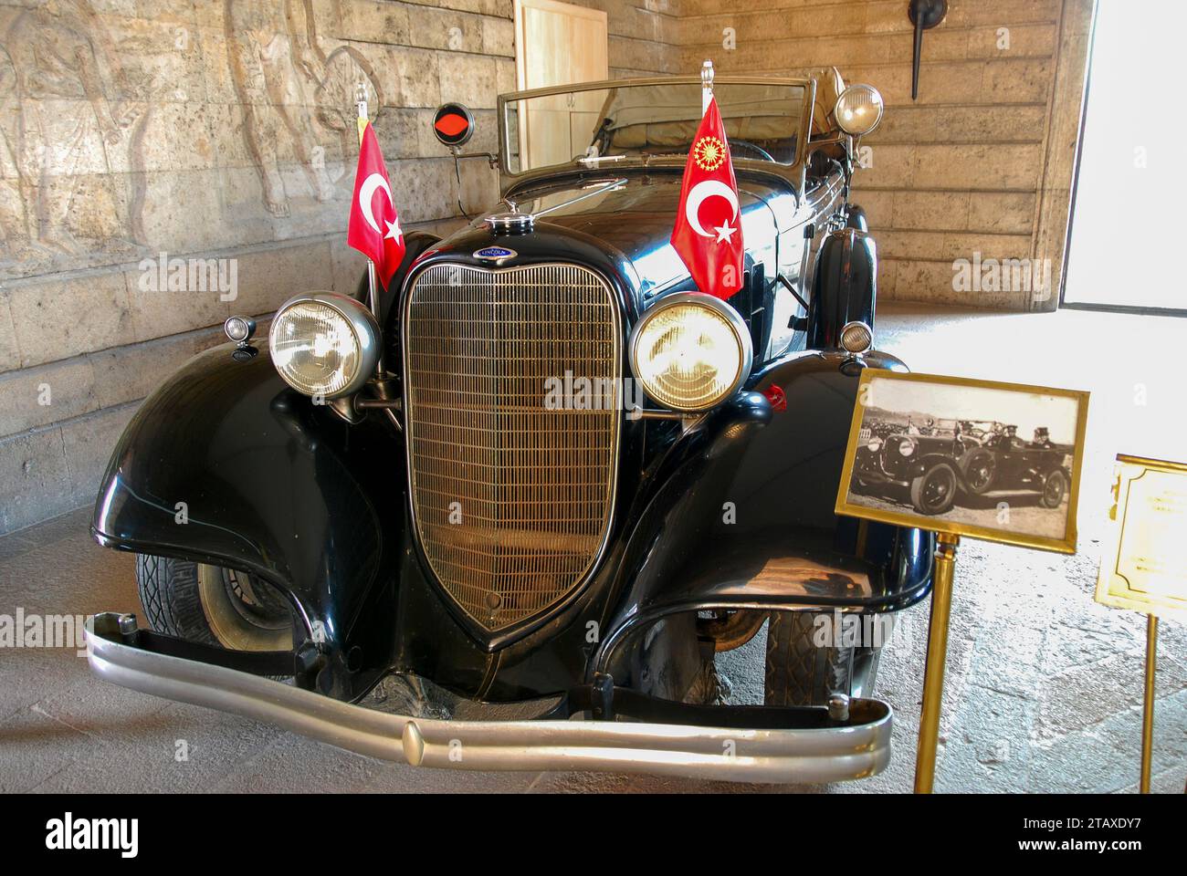 Mebusevleri, Aslanlı Yol, Ankara, Turkey. 1935 Lincoln Black. Mustafa ...