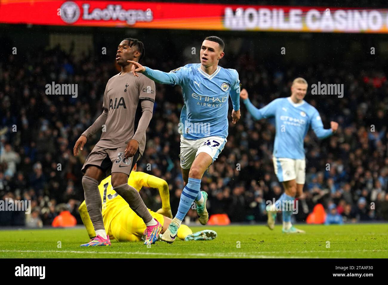 Manchester City's Phil Foden celebrates scoring their side's second ...