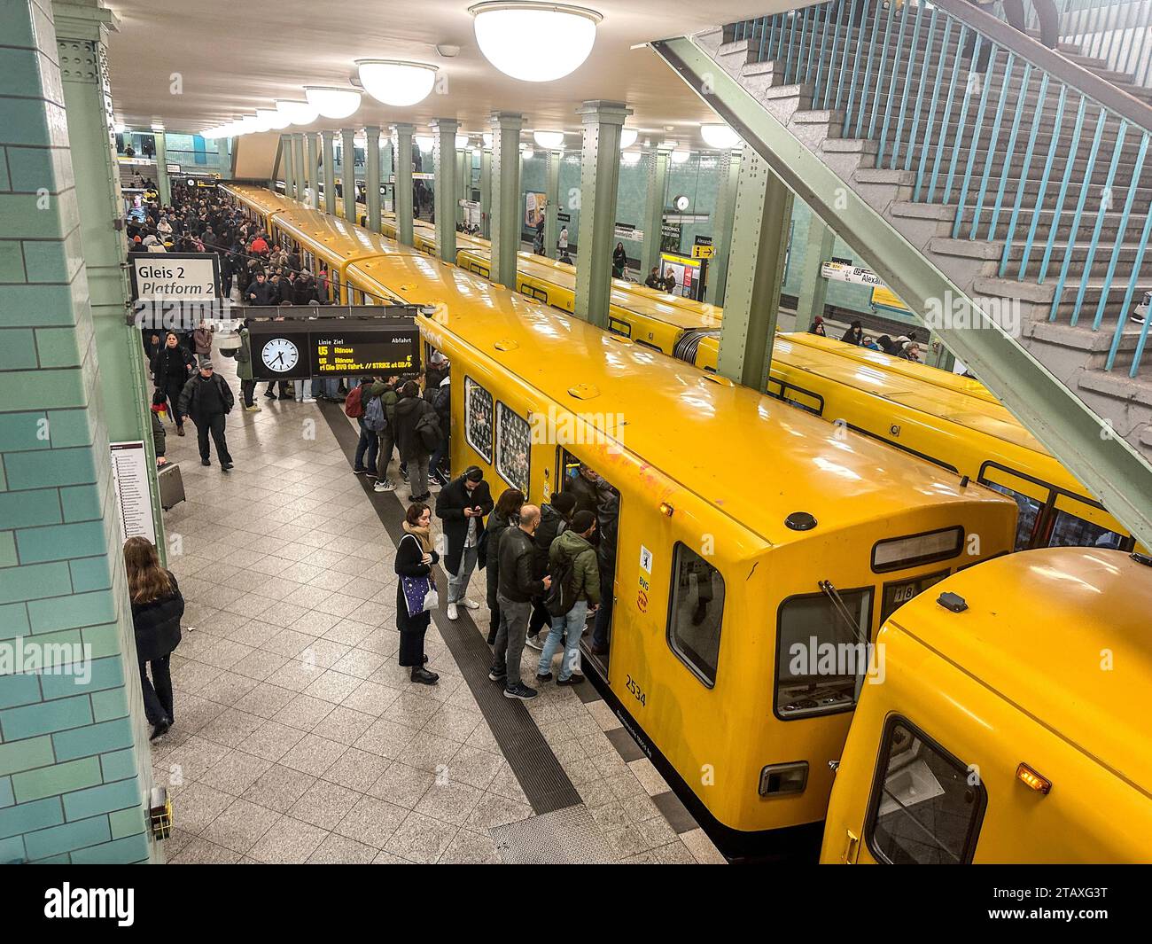 Alexanderplatz to honow hi-res stock photography and images - Alamy