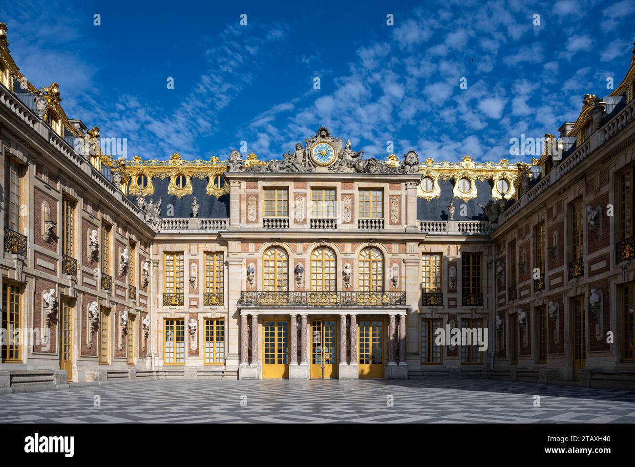 Golden gates of versailles palace hi-res stock photography and images ...