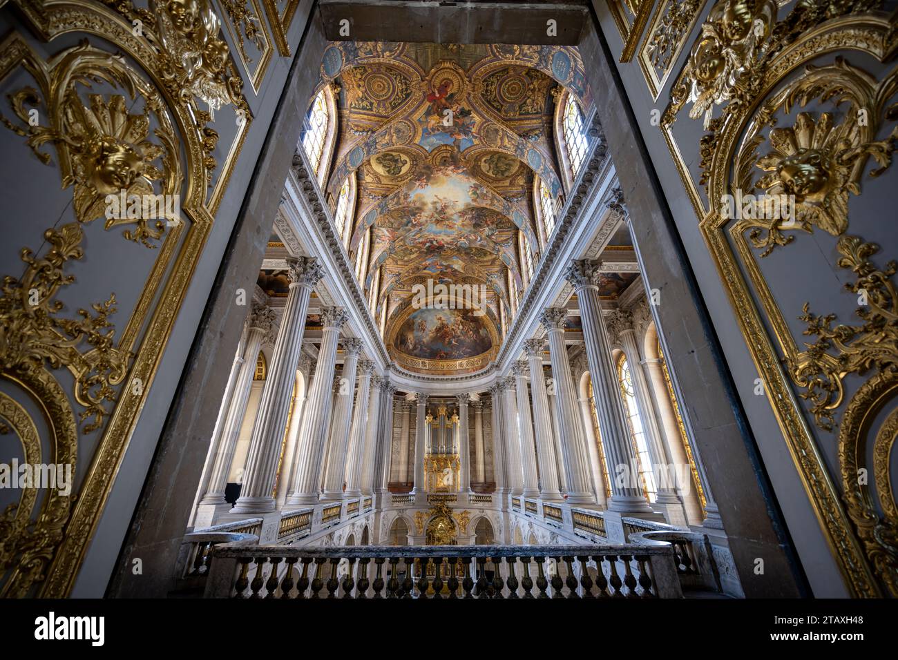 Chapelle Royale, Chateau de Versailles. The chapel in the Palace of ...