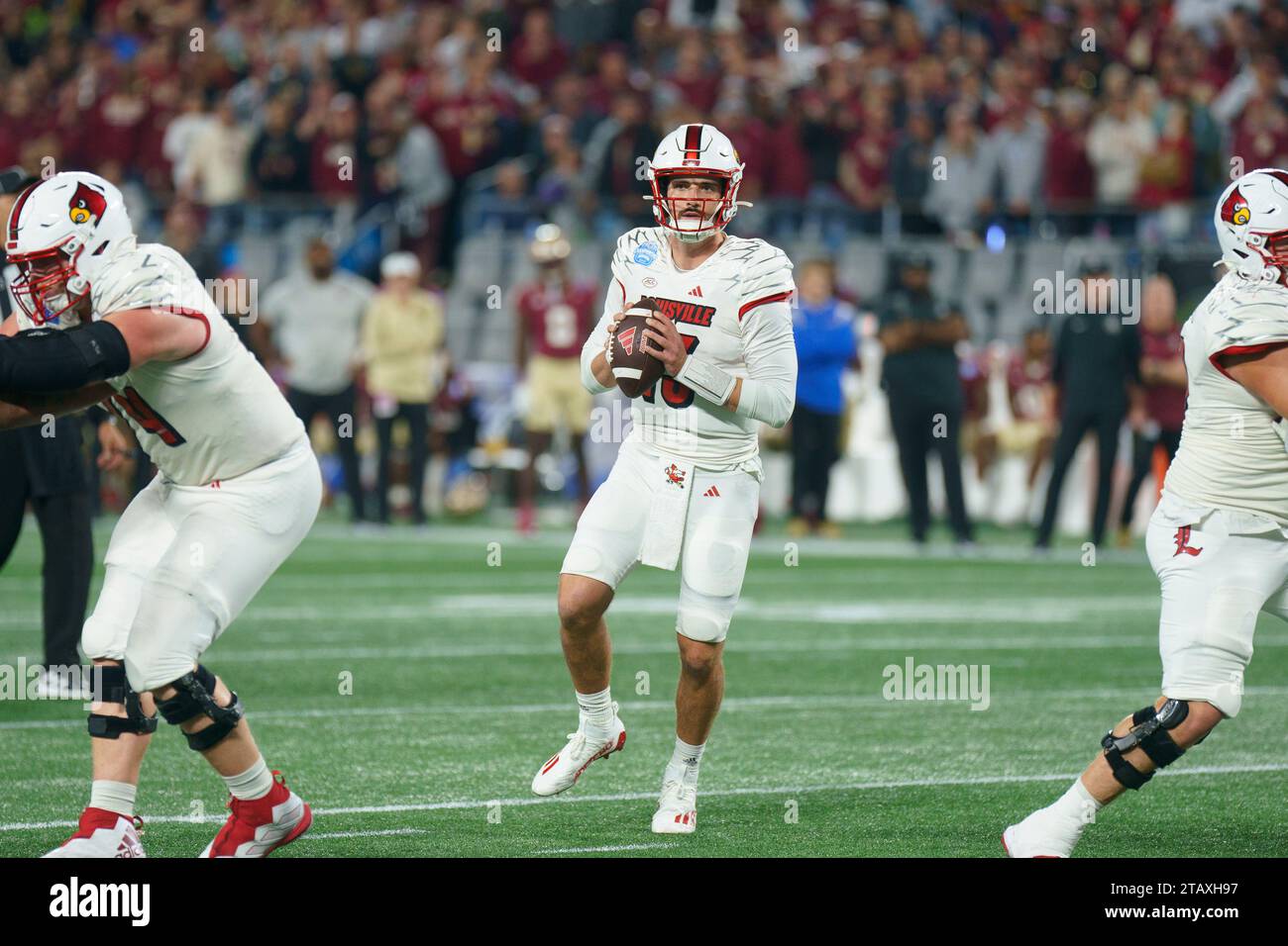 Charlotte, North Carolina, USA. 2nd Dec, 2023. Louisville quarterback ...