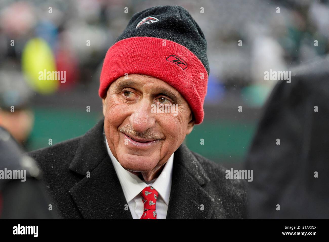 Atlanta Falcons owner Arthur Blank on the field before between the New ...