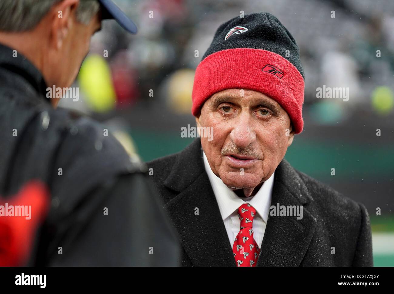 Atlanta Falcons owner Arthur Blank on the field before between the New ...