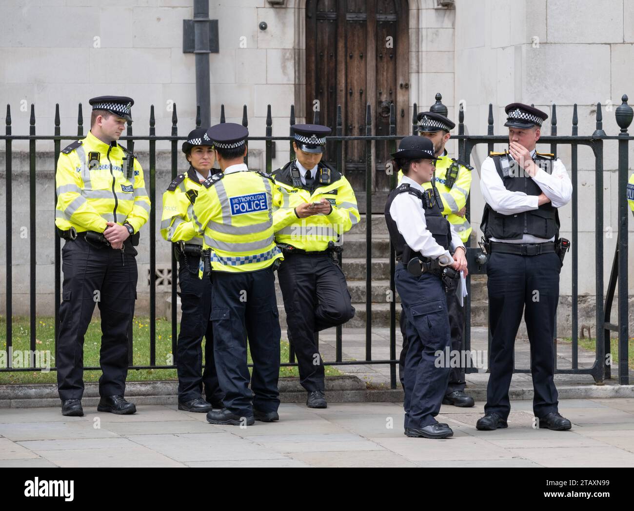 Metropolitan Police officers on stand-by, wearing high visibility ...